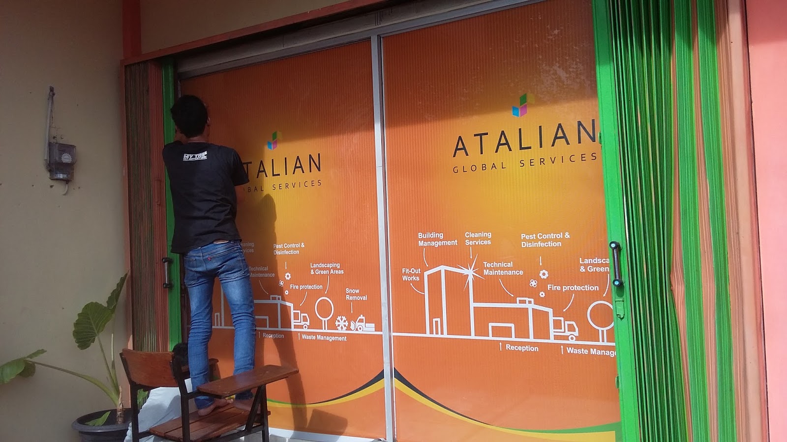 Cetak Bahan One Way Vision (Stiker Kaca)