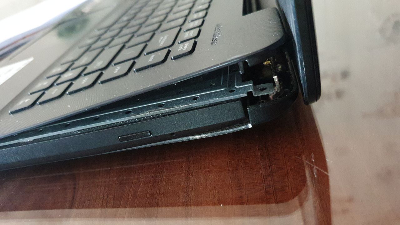 Jasa Servis Engsel dan Casing Laptop Pecah