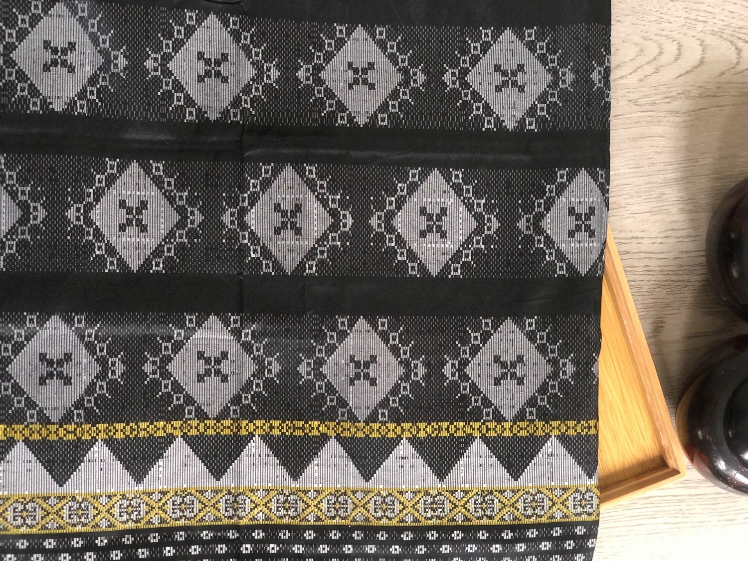 KAIN TENUN MOTIF TOLAKI